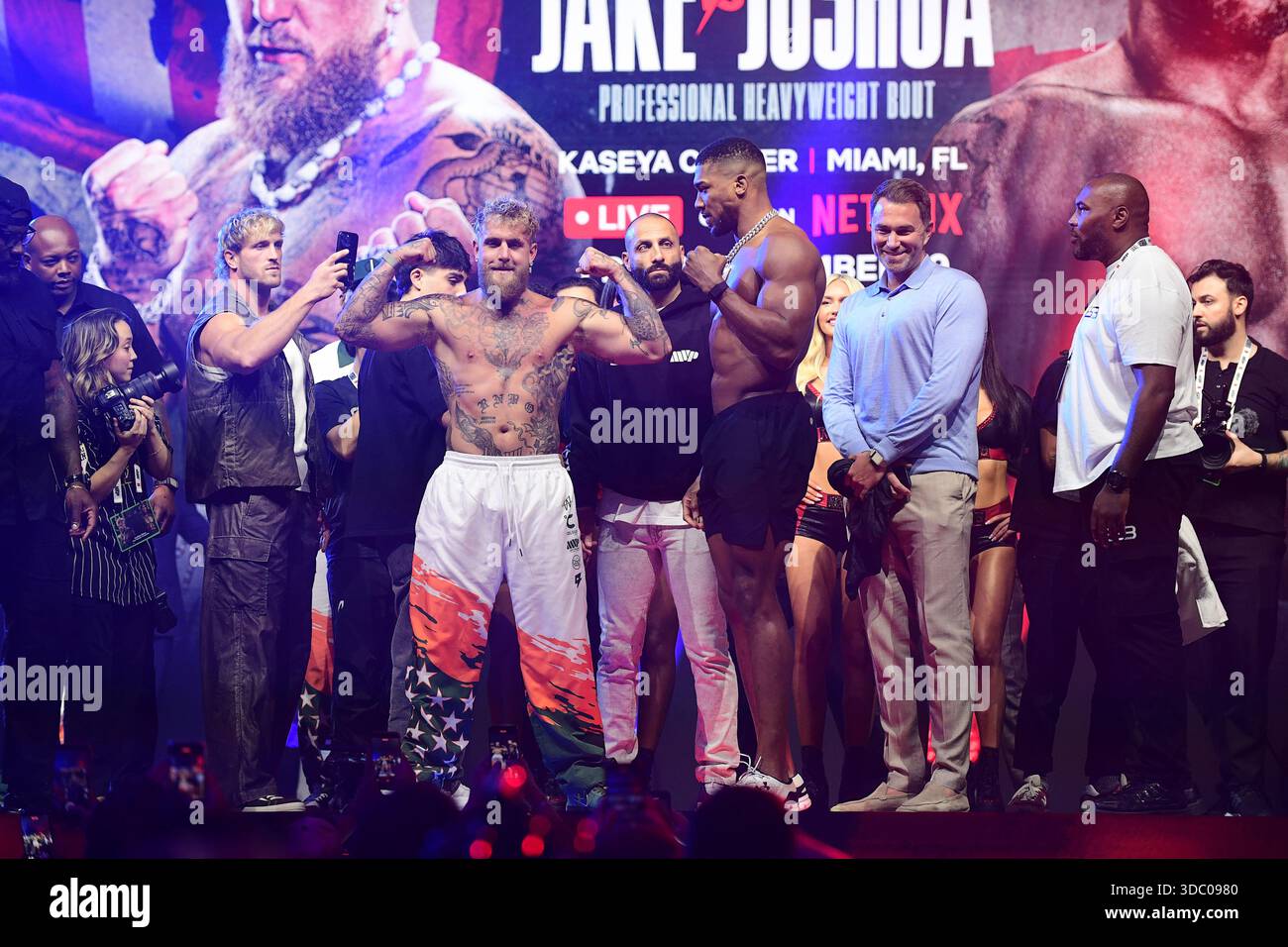 Jake Paul and Anthony Joshua pose during the official weigh-in at the ...
