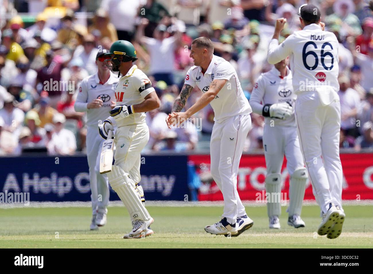 England’s Brydon Carse (centre) collides with Australia's Jake ...