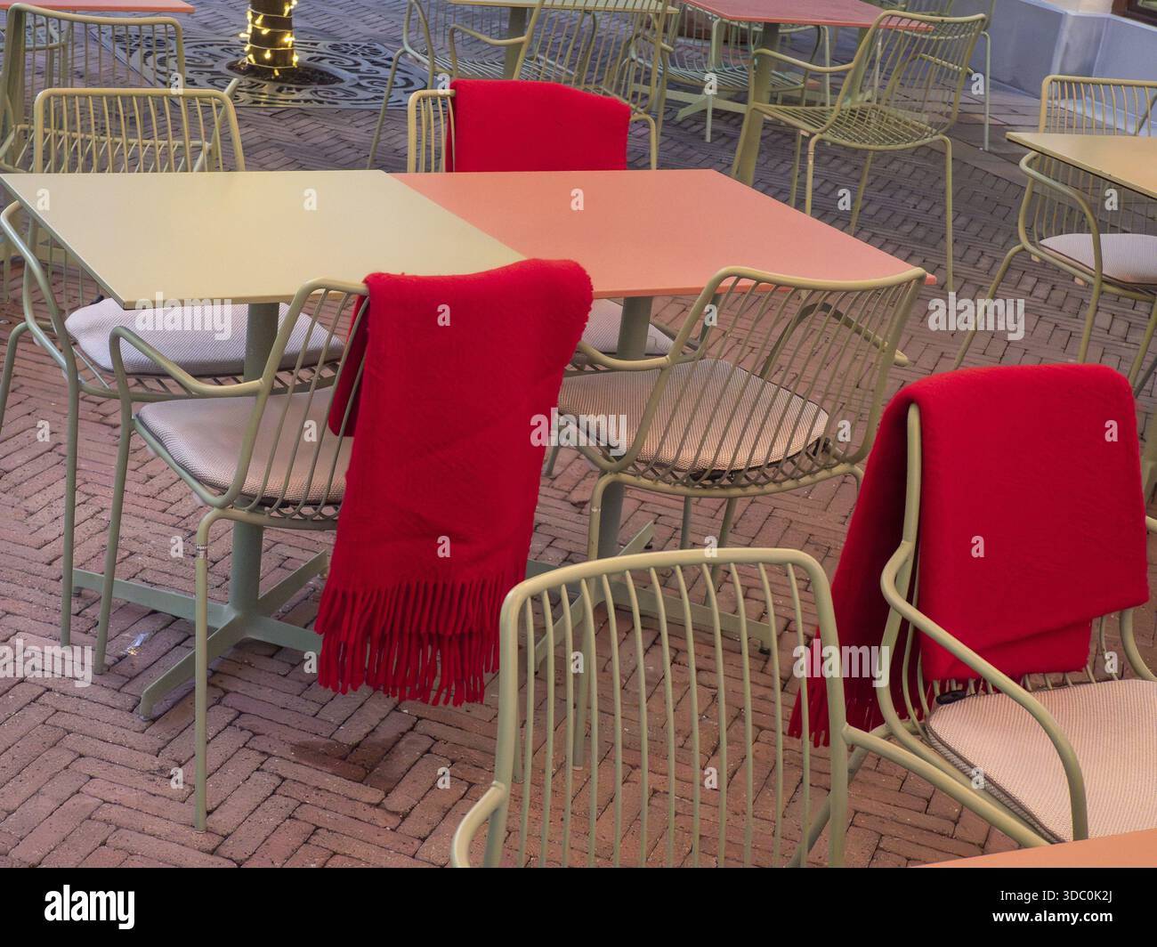 Cafe seating arrangement red hi-res stock photography and images - Alamy