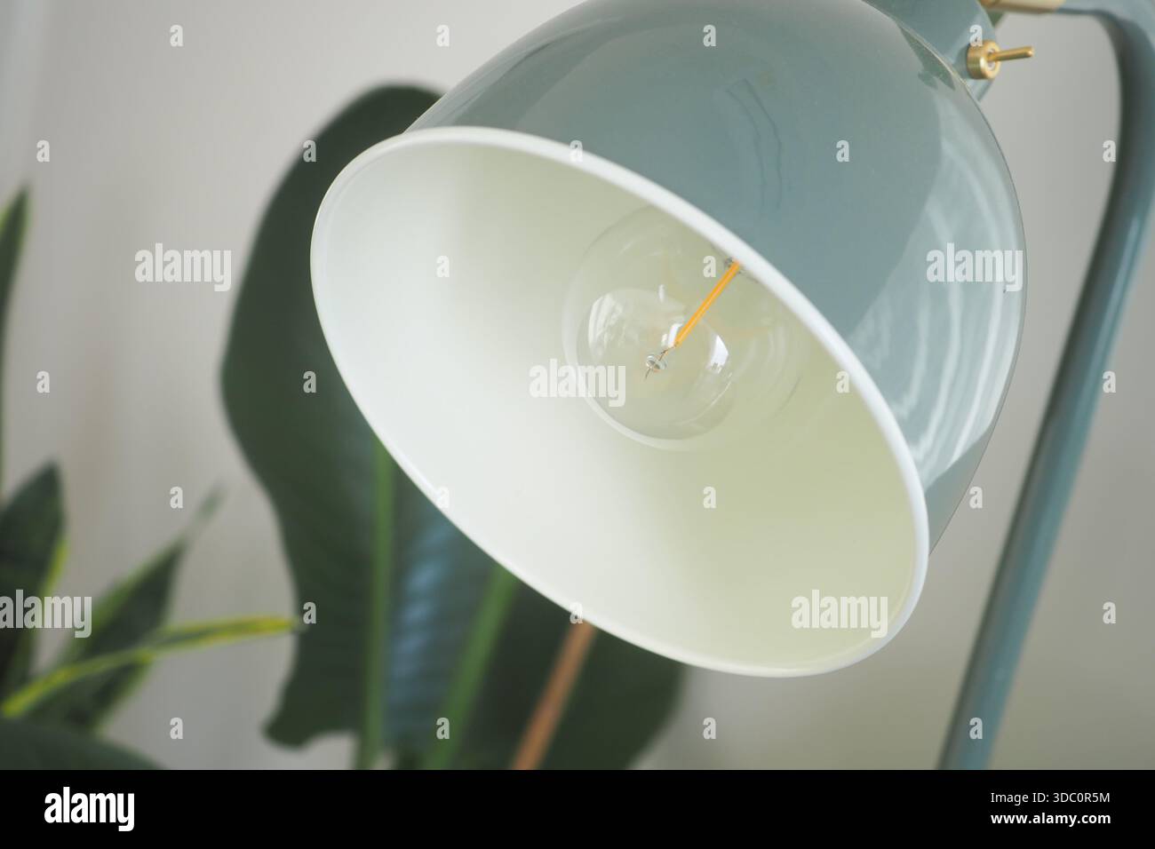 Simple light stand hi-res stock photography and images - Alamy