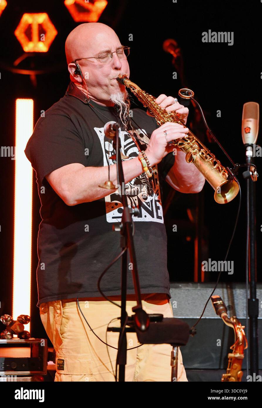 Jeff Coffin on stage for Béla Fleck & The Flecktones Jingle All the Way ...