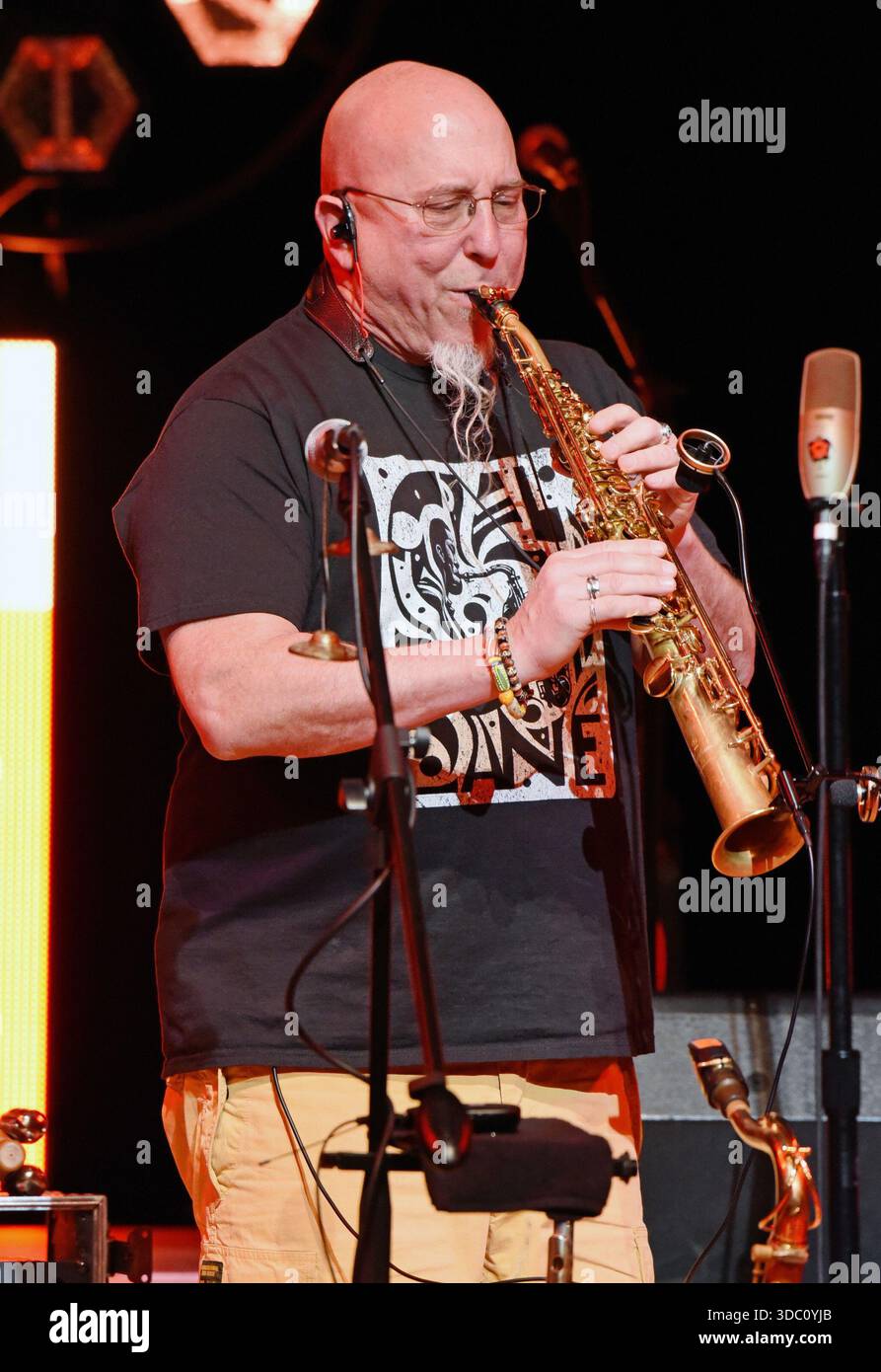 Jeff Coffin on stage for Béla Fleck & The Flecktones Jingle All the Way ...