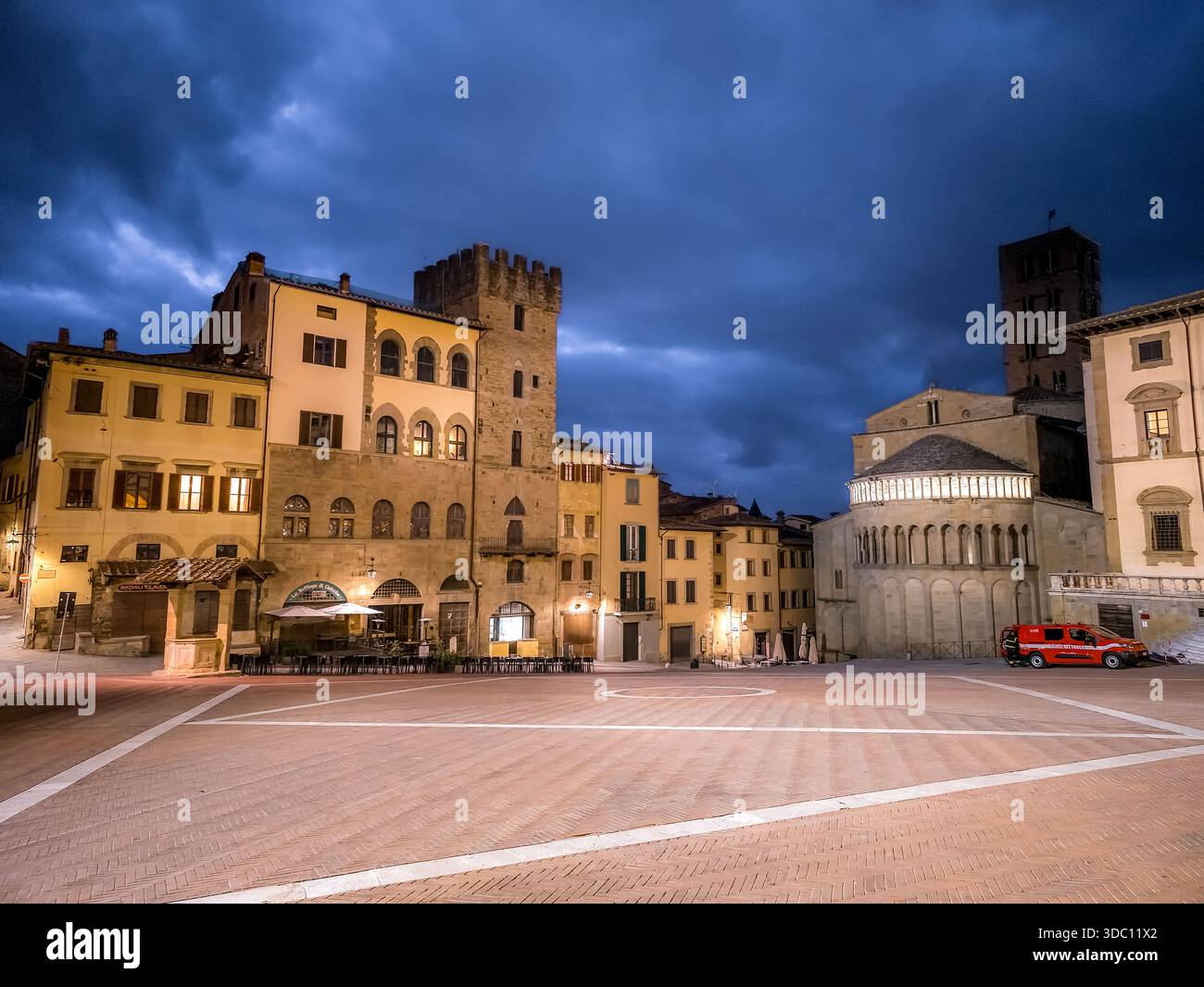 Arezzo medieval town center Piazza Grande, palaces, gothic churches ...