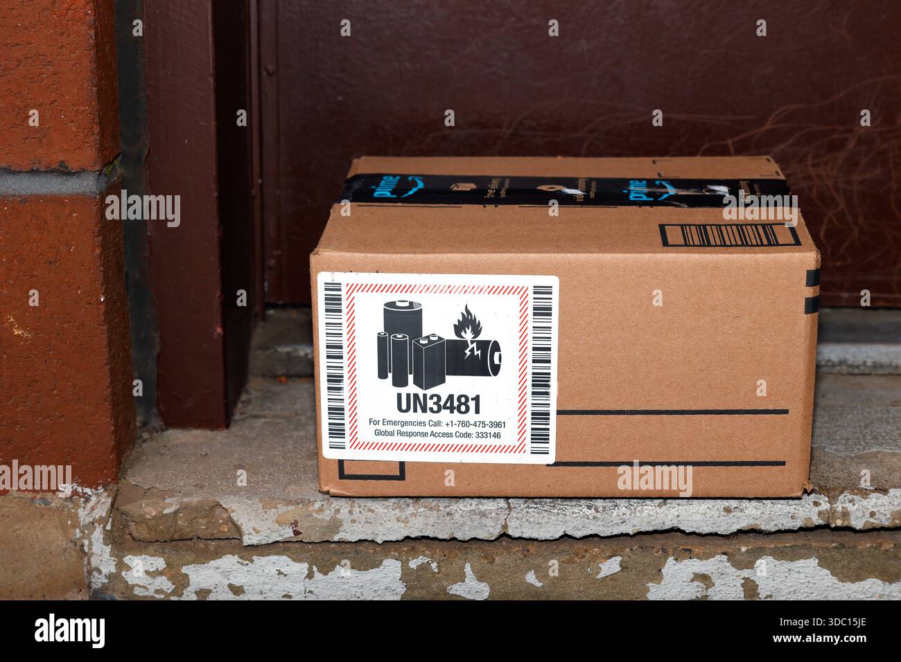Batteries un3481 are lithium ion batteries hi-res stock photography and ...