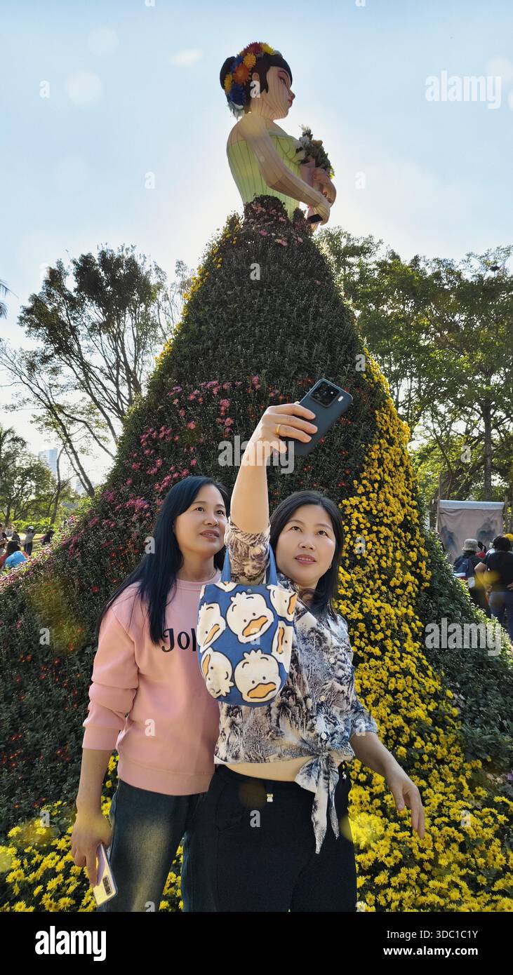 A chrysanthemum show is held at Donghu Park in Shenzhen City, south ...
