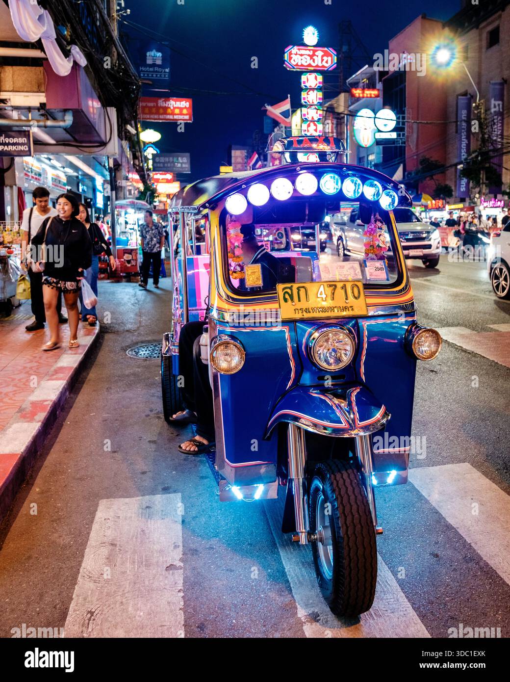 Busy city street thrives life hi-res stock photography and images - Alamy