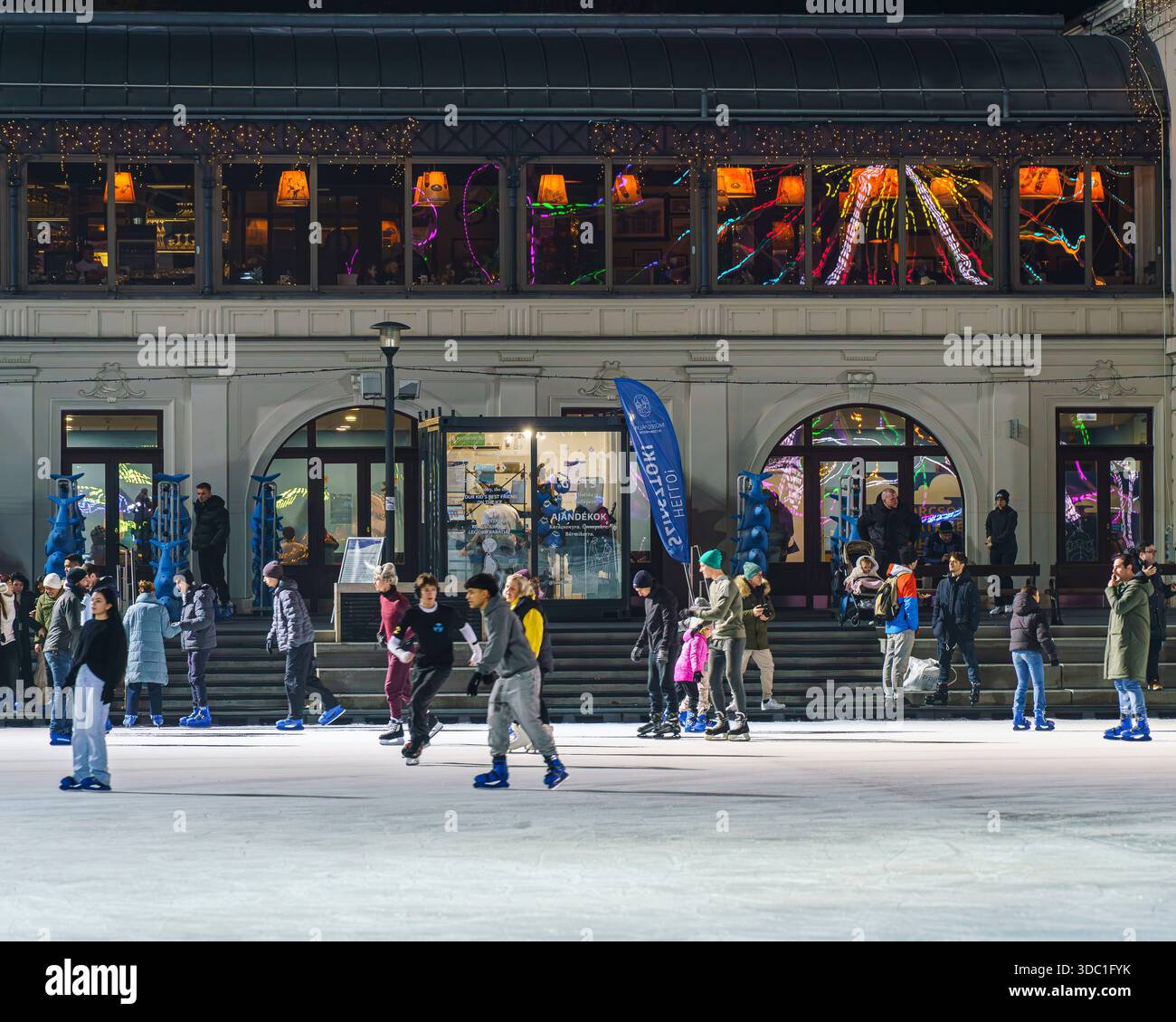 Budapest hungary december 2025 crowd hi-res stock photography and ...