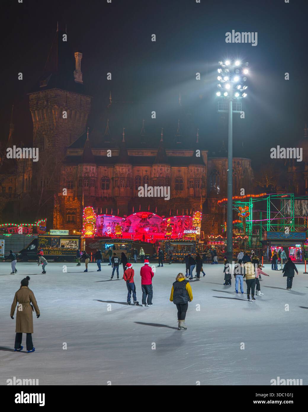 Budapest hungary december 2025 crowd hi-res stock photography and ...