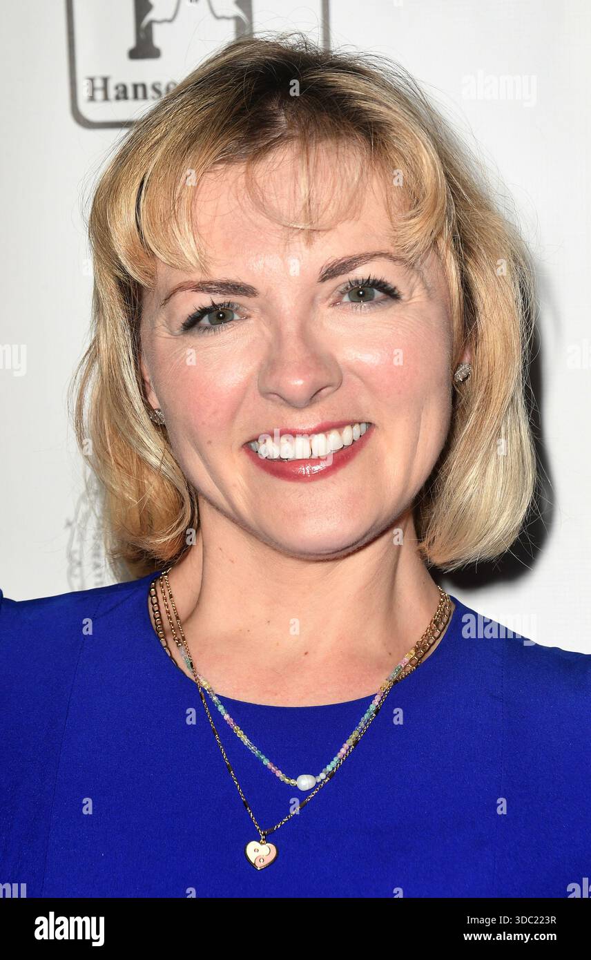 Actress Chantelle Albers attends the Artists Society Presents 'Earth ...