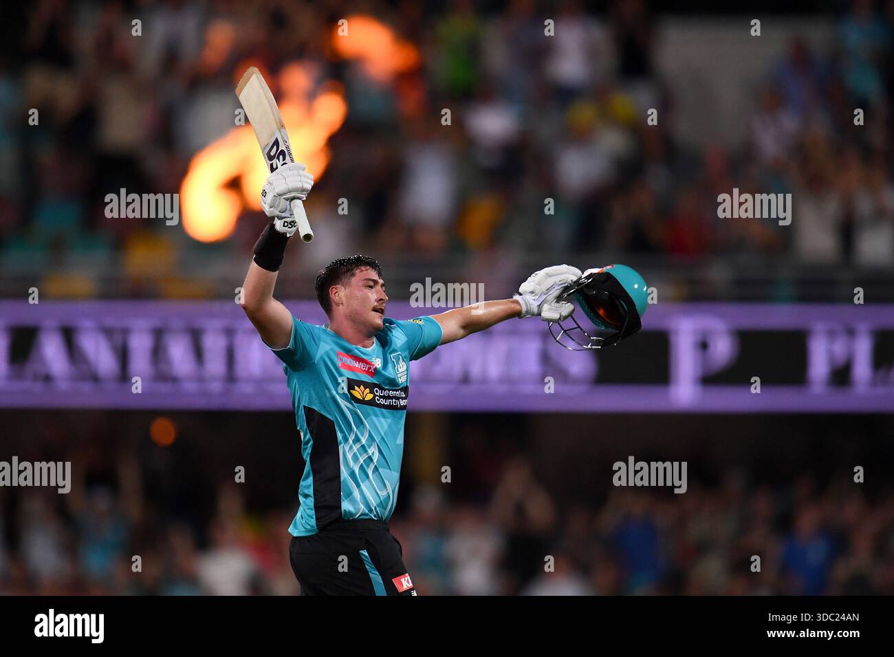 Matthew Renshaw of the Heat brings up 100 runs during the BBL match ...