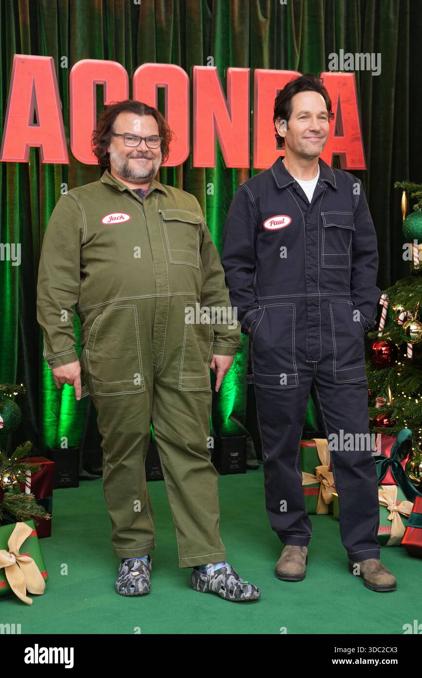 Jack Black (left) and Paul Rudd attend the Anaconda photocall at ...