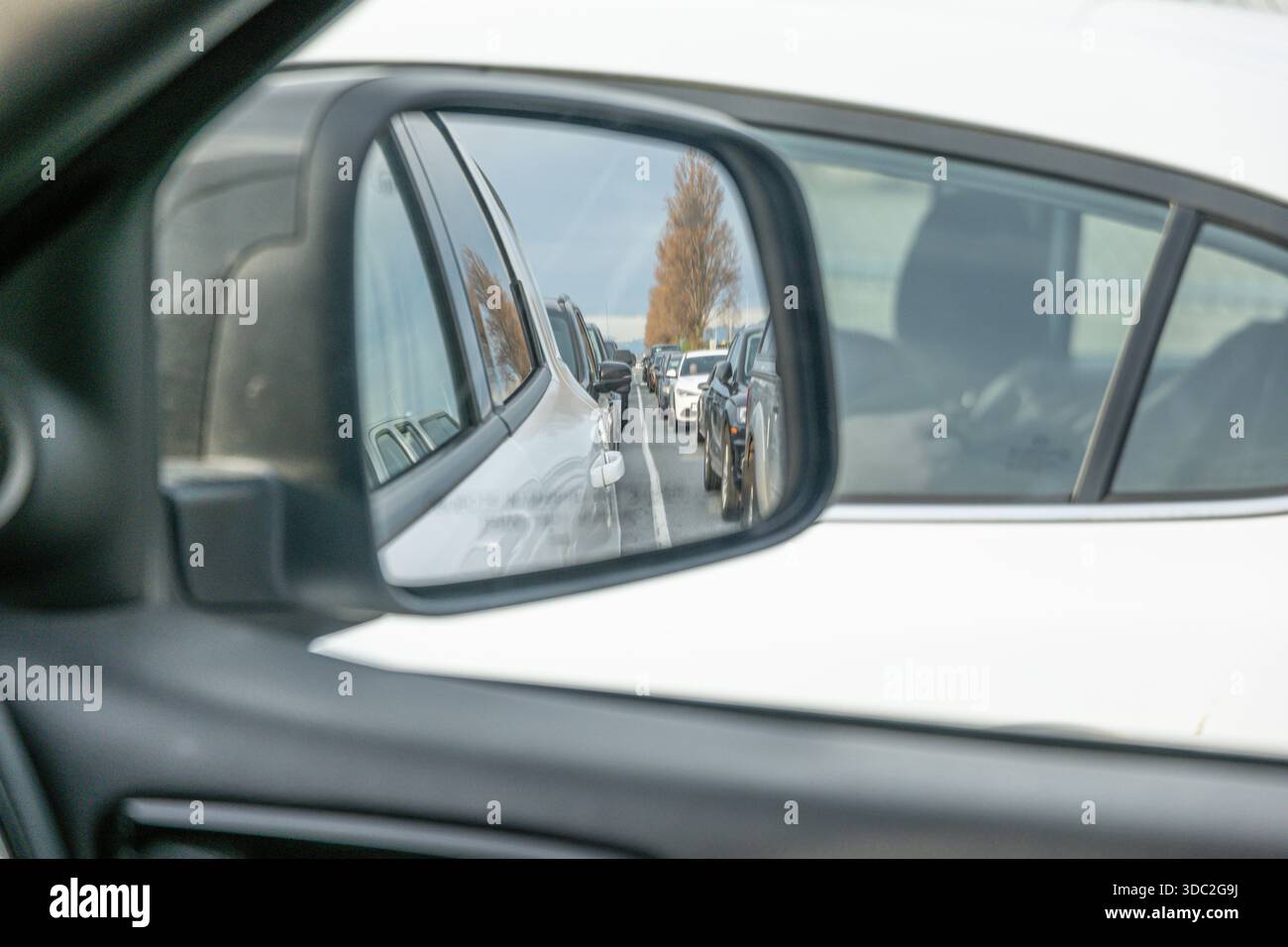 car side mirror with cars reflected behind Stock Photo - Alamy