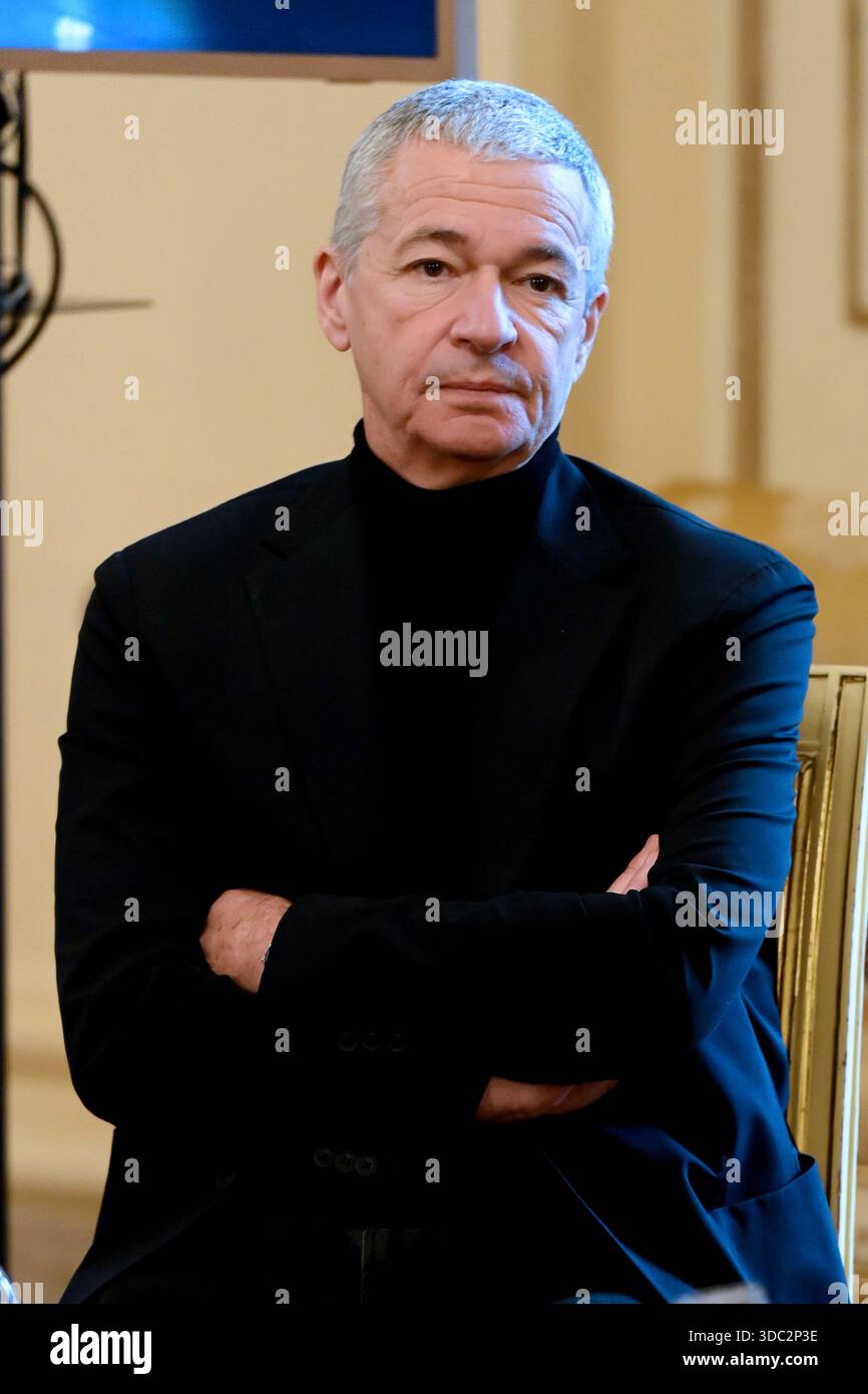 Milan, presentation of "The White Dream" – Behind the scenes of "Swan ...