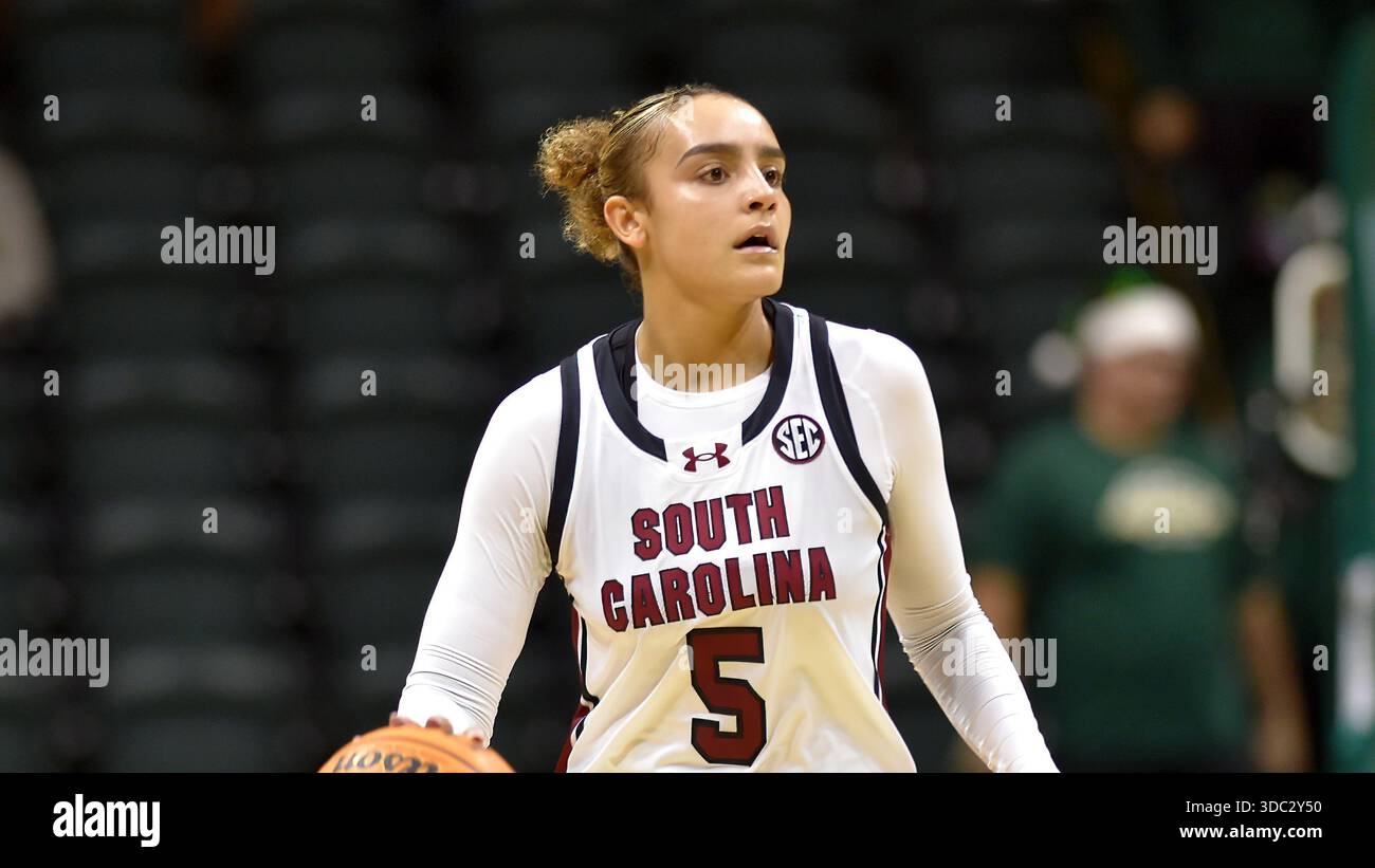 South Carolina's Tessa Johnson (5) dribbles down the court during an ...