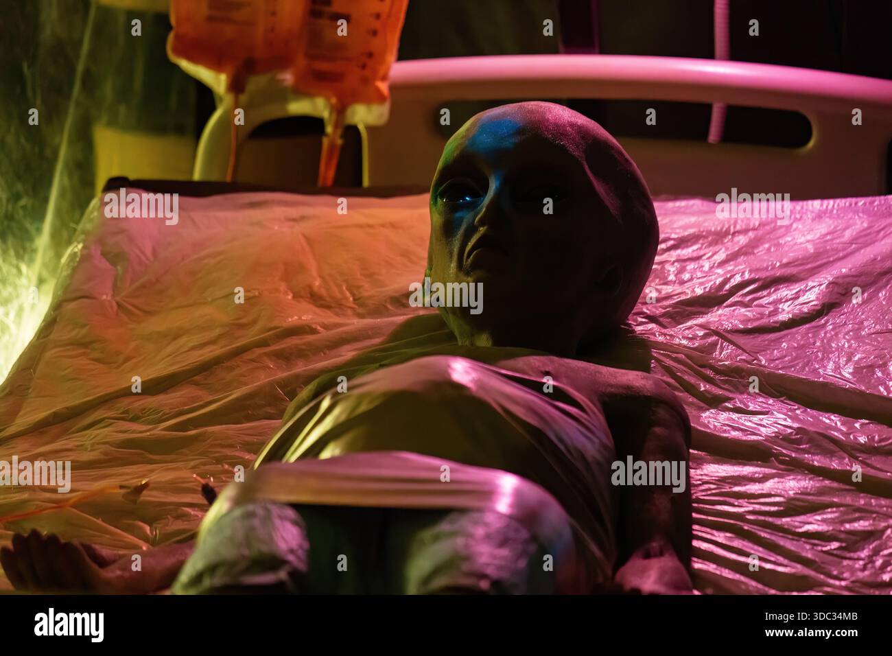 Alien abduction bed hi-res stock photography and images - Alamy