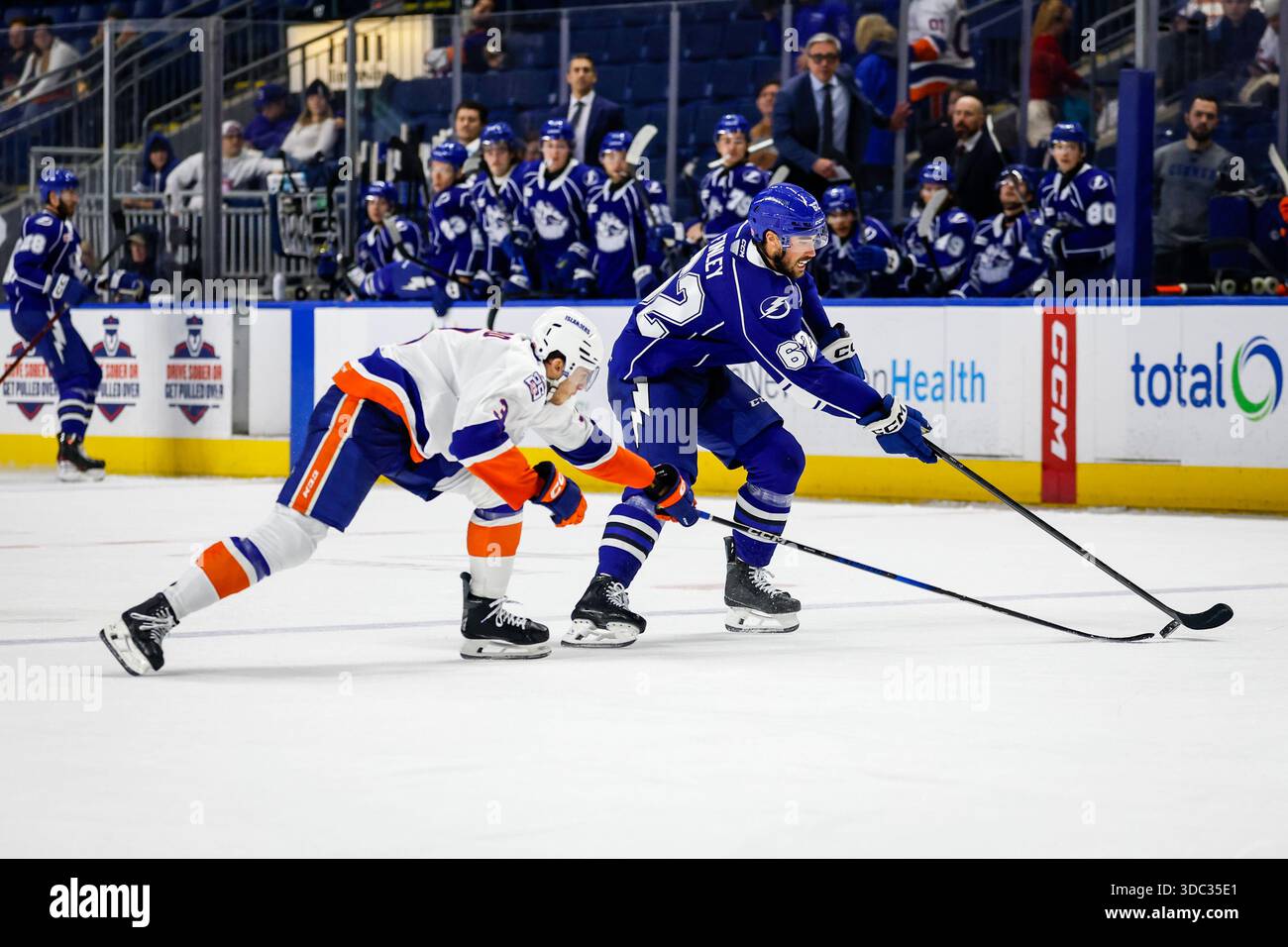 December 17, 2025: Syracuse Crunch center Jack Finley (62) tries to ...