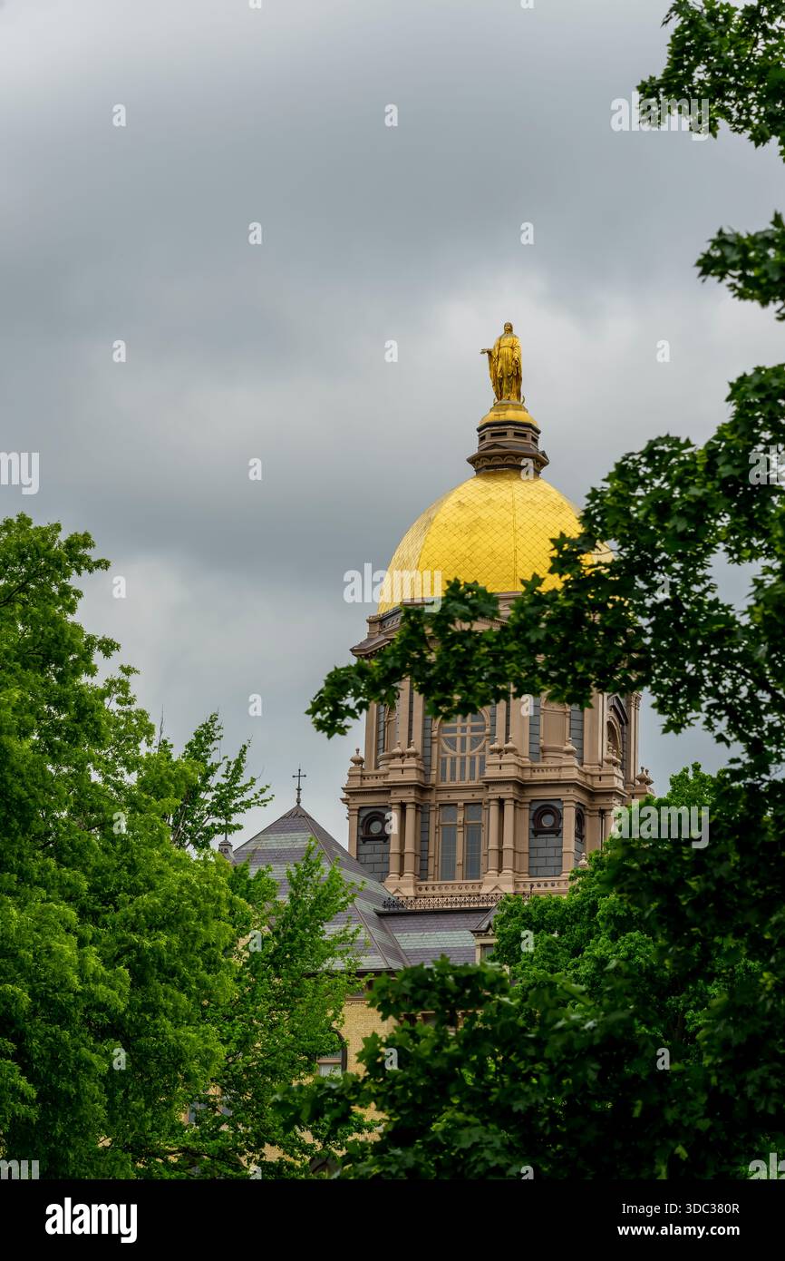 The Golden Dome atop the MaIn Building at the University of Notre Dame ...