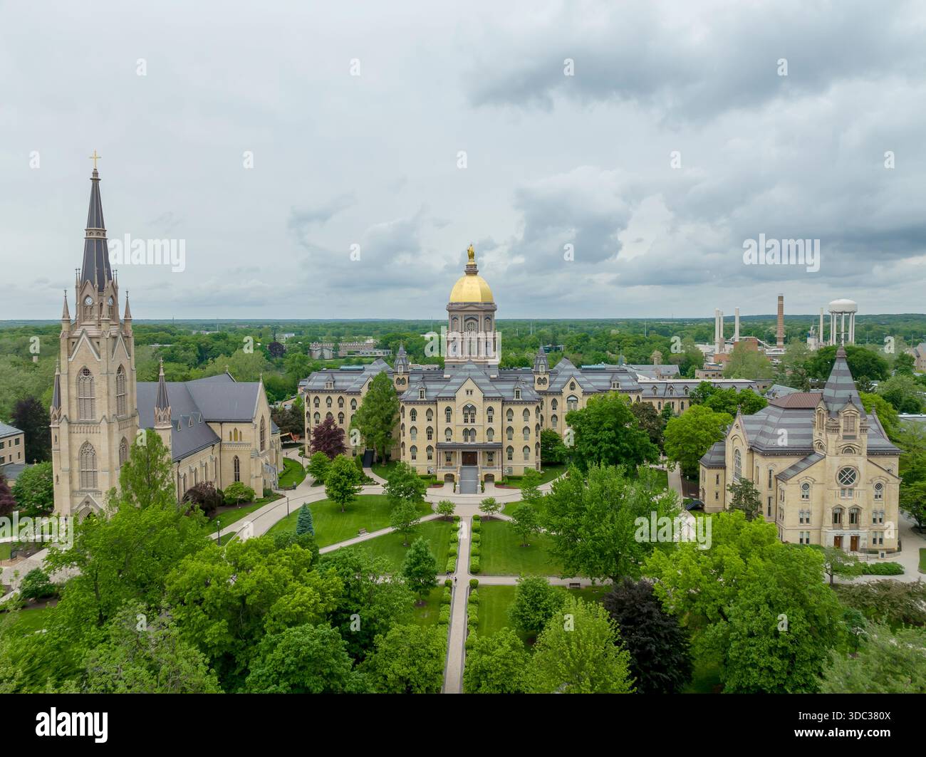 The Golden Dome atop the MaIn Building at the University of Notre Dame ...