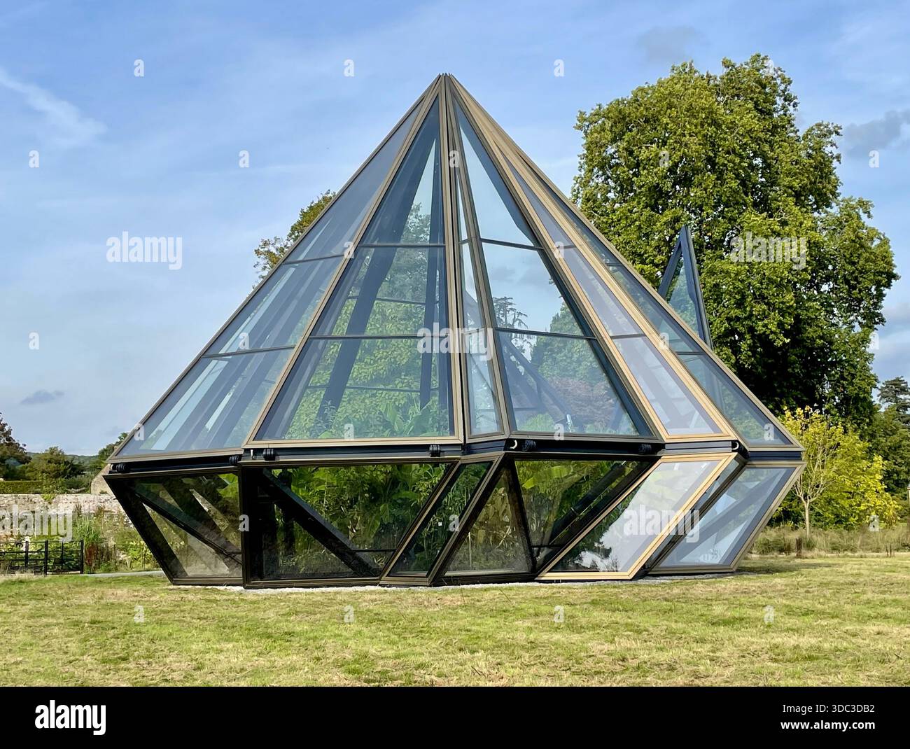 Designed by heatherwick studio hi-res stock photography and images - Alamy