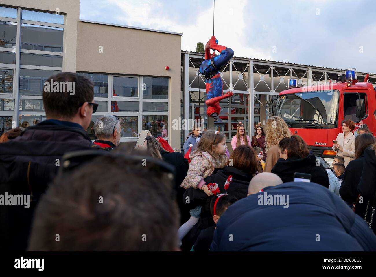 Firefighter Leo Rados in Spider-Man costume surprised all children i ...