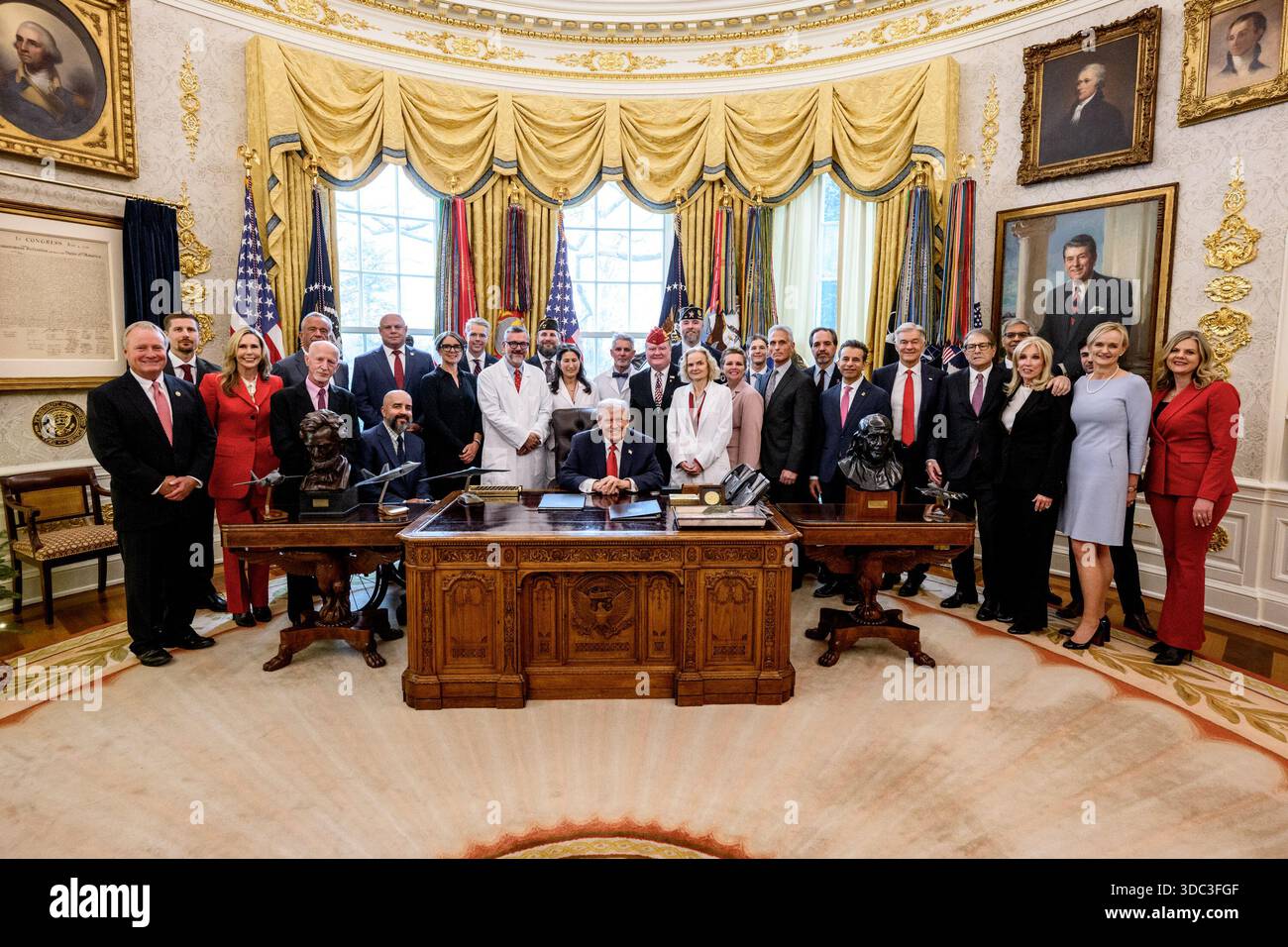 December 2025 signs in hi-res stock photography and images - Alamy