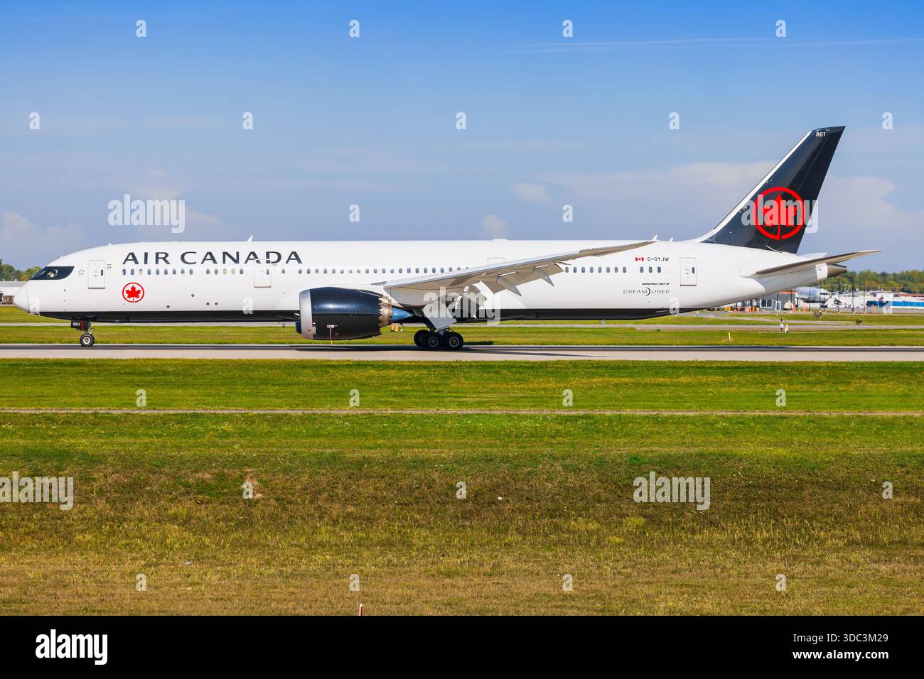 Frankfurt land arrive aviation hi-res stock photography and images - Alamy