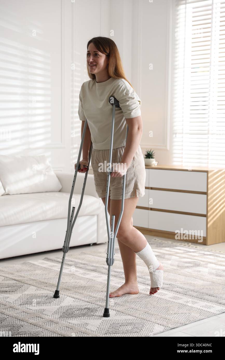 Person broken leg using hi-res stock photography and images - Alamy