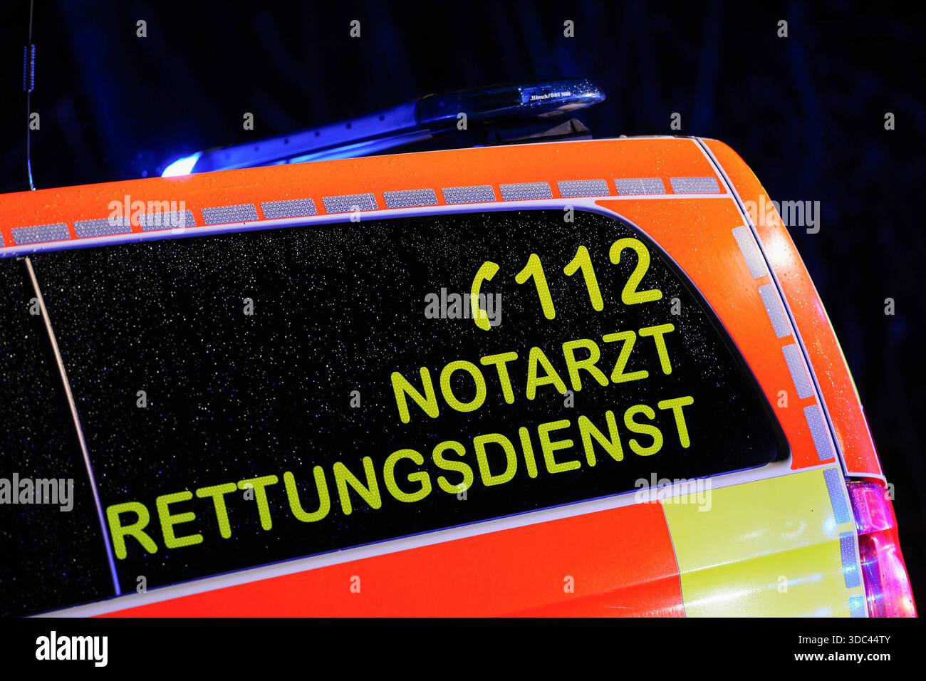 Braak Symbolfoto: Blaulicht, 19.12.2025 Aufschrift 112 Notarzt ...