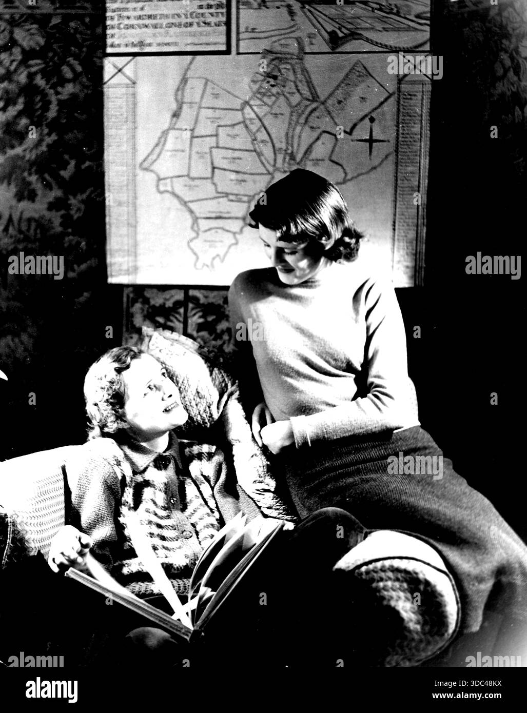 Daphne Du Maurier At Home At Menabilly -- Mother And Daughter; Daphne ...