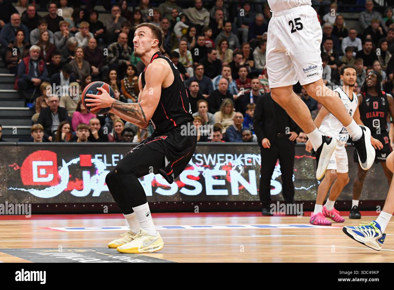 Antwerp's Vincent Kesteloot and Limburg's Nicolas Timberlake pictured ...