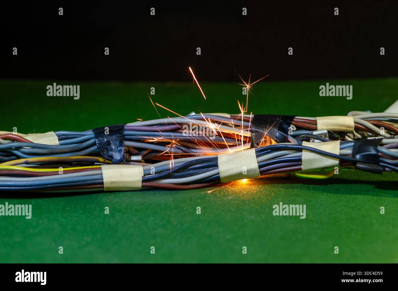 Short circuit in bundle hi-res stock photography and images - Alamy