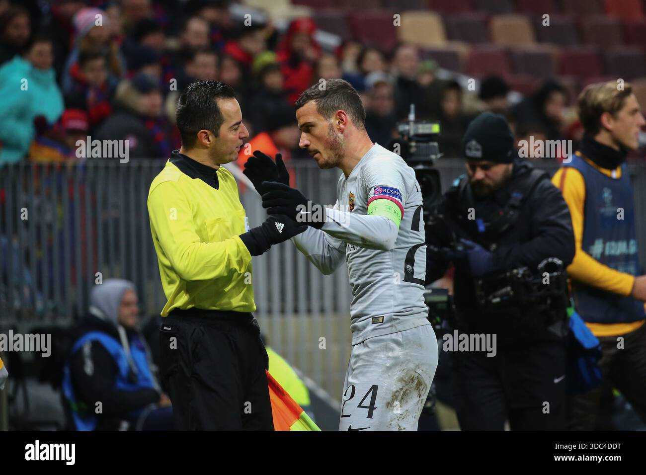 The assistant referee Bahattin Duran and Alessandro Florenzi of AS Roma ...