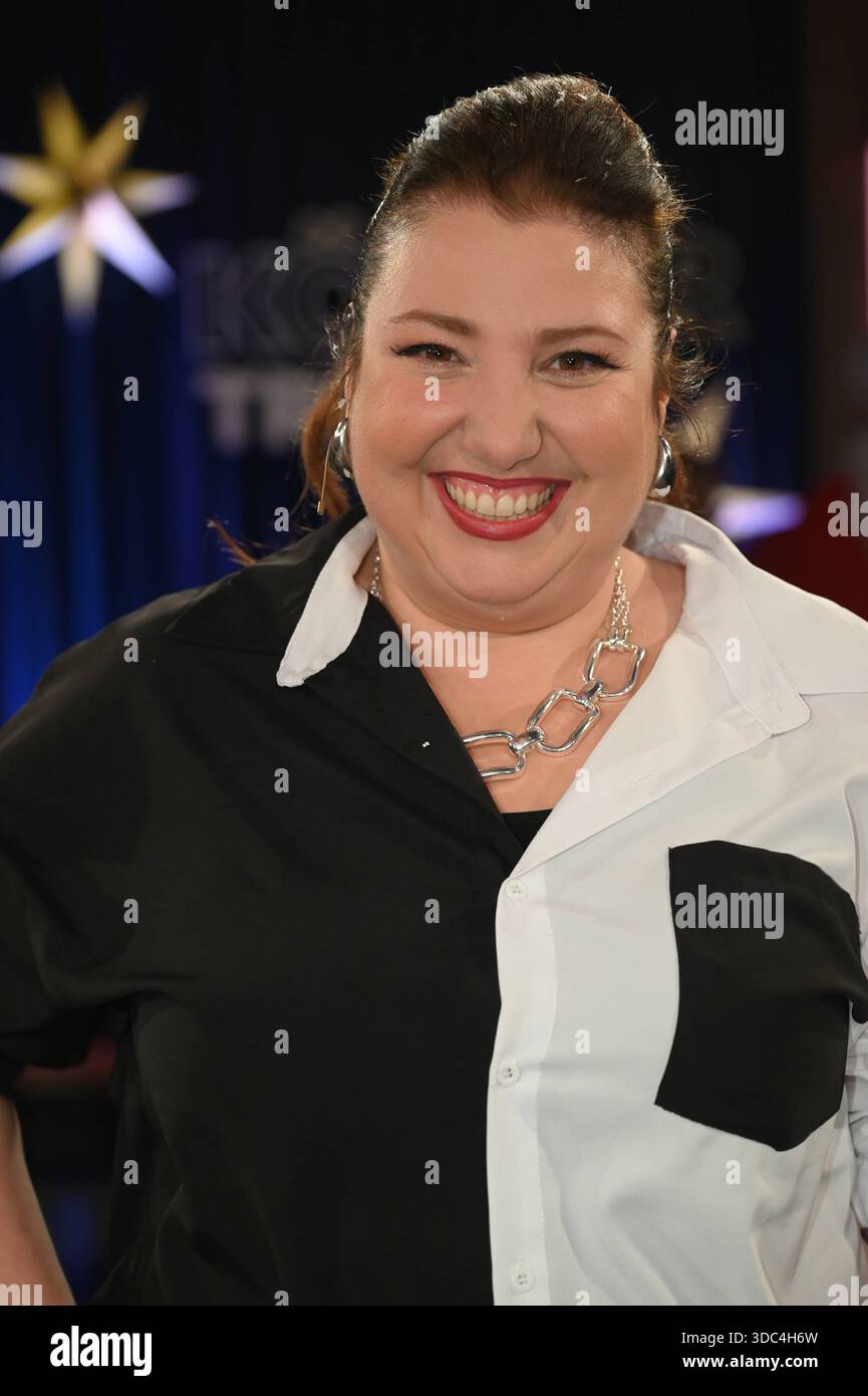 Comedienne Meltem Kaptan zu Gast in der WDR Talkshow Kölner Treff ...