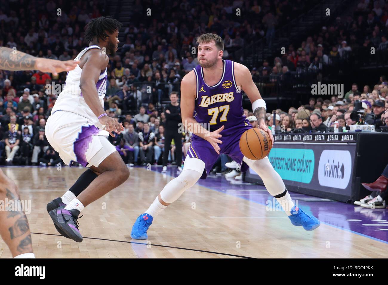 Los Angeles Lakers guard Luka Doncic (77) steps back to shoot over Utah ...