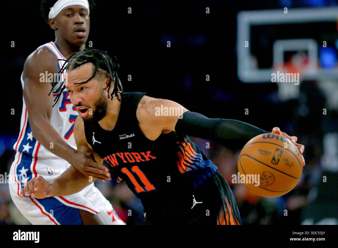 New York Knicks guard Jalen Brunson, right, dribbles around ...