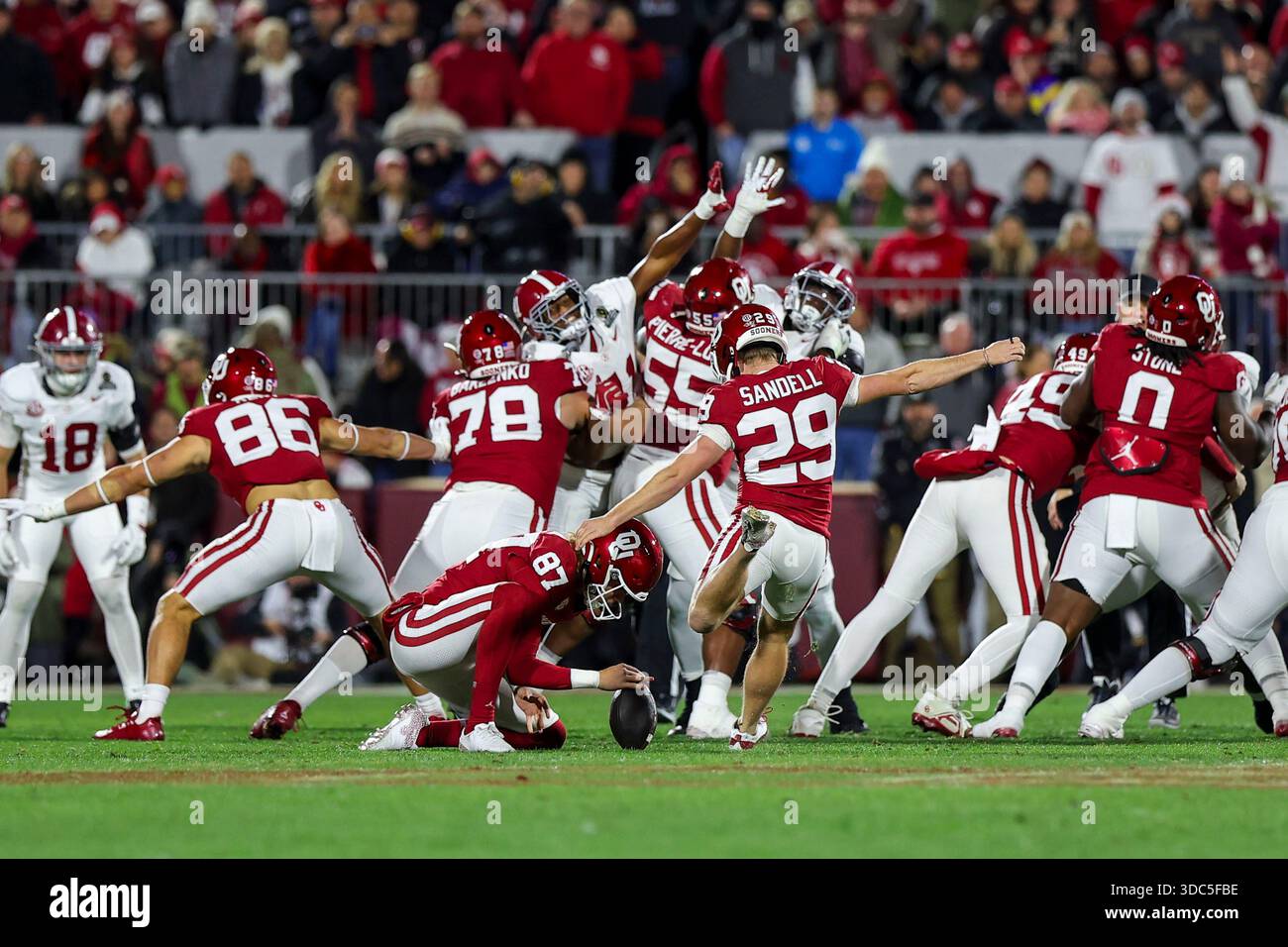 NORMAN, OK - DECEMBER 19: Oklahoma Sooners kicker Tate Sandell (29 ...