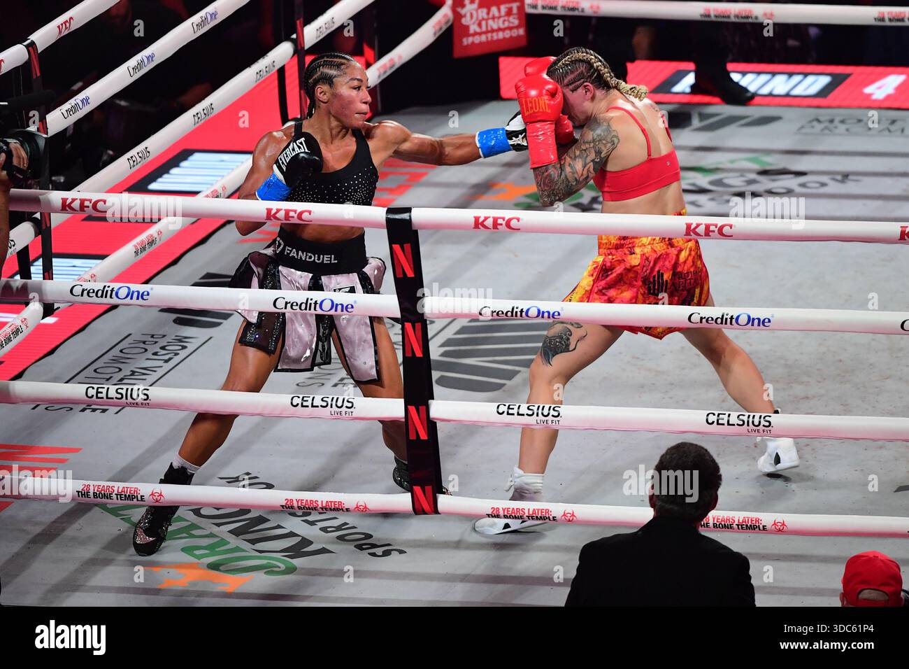 Alycia Baumgardner lands a jab on Leila Beaudoin during their boxing ...