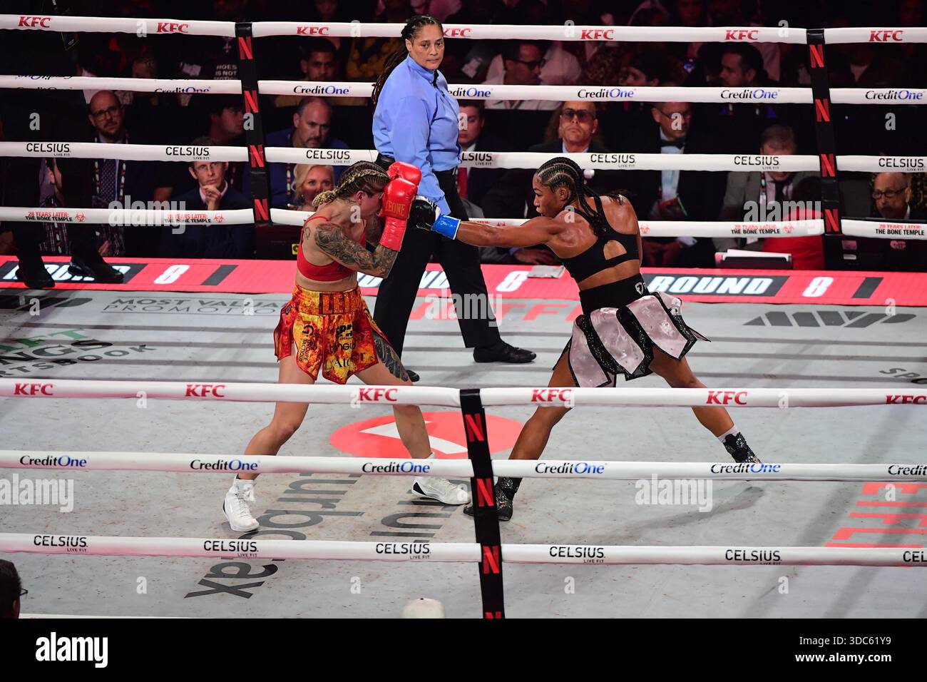 Alycia Baumgardner throws a jab at Leila Beaudoin during their boxing ...