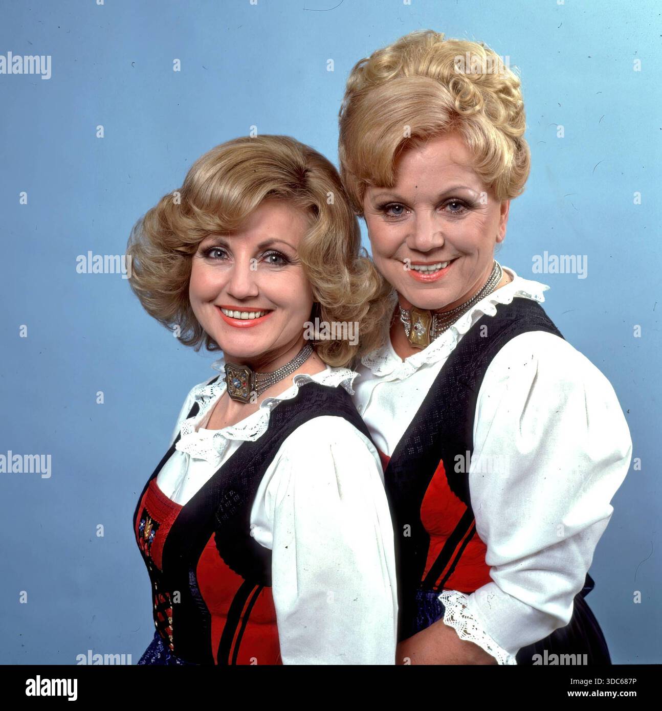 ARCHIV: Margot Hellwig Sängerin Margot Hellwig mit ihrer Mutter Maria ...