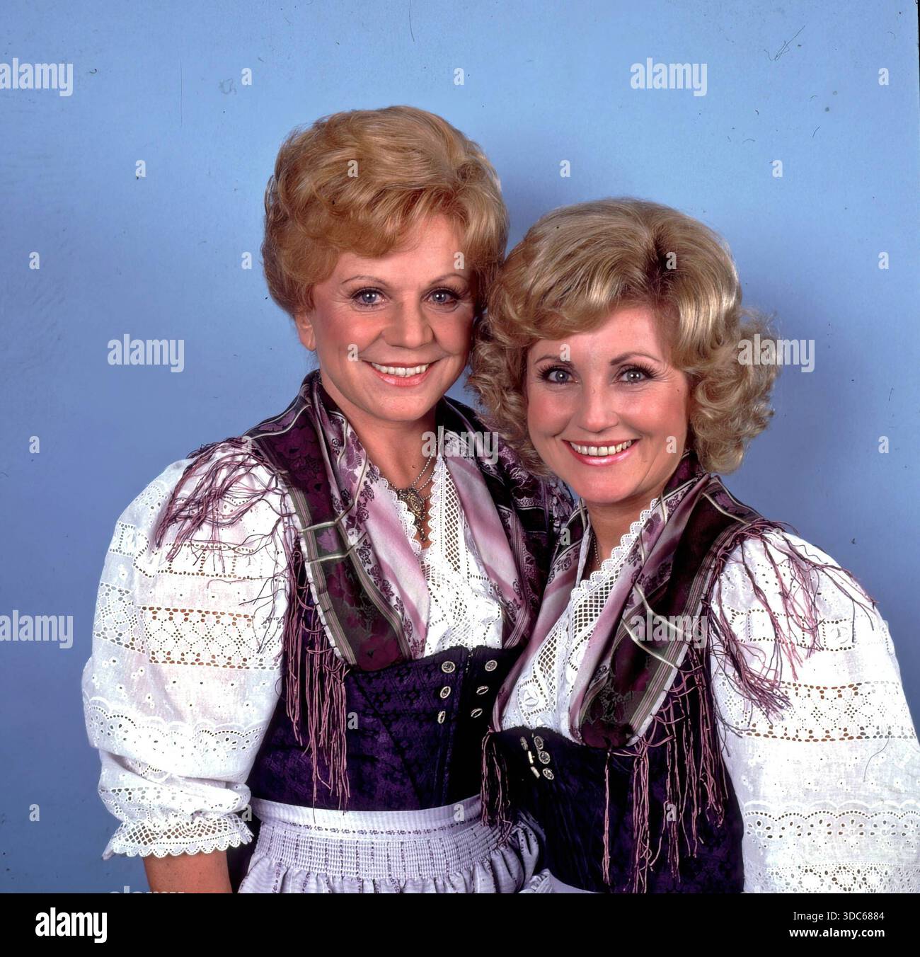 ARCHIV: Margot Hellwig Sängerin Margot Hellwig mit ihrer Mutter Maria ...