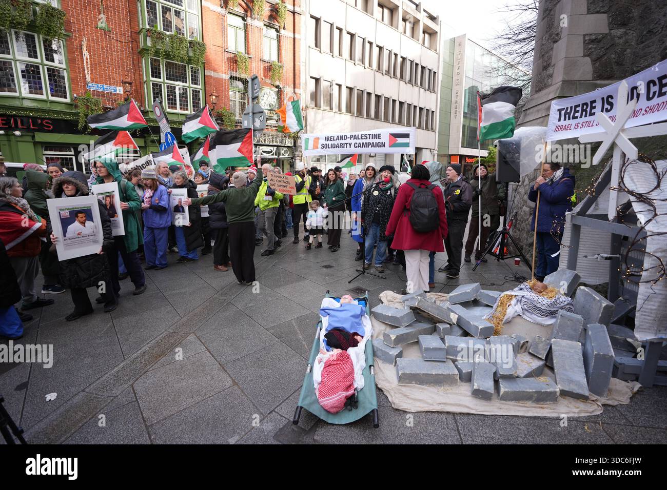 Irish Health Workers for Palestine pass the Gaza Solidarty Nativity ...
