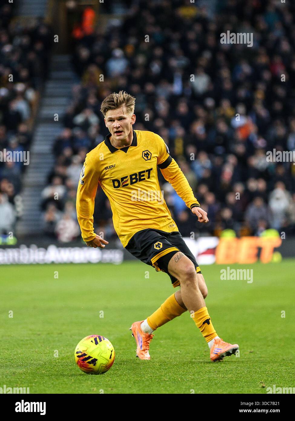 David Moller Wolfe (6 Wolves) on the ball during the Premier League ...