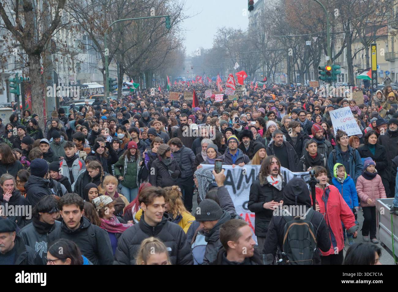 Turin, Guerrilla activity in the city at the demonstration against the ...