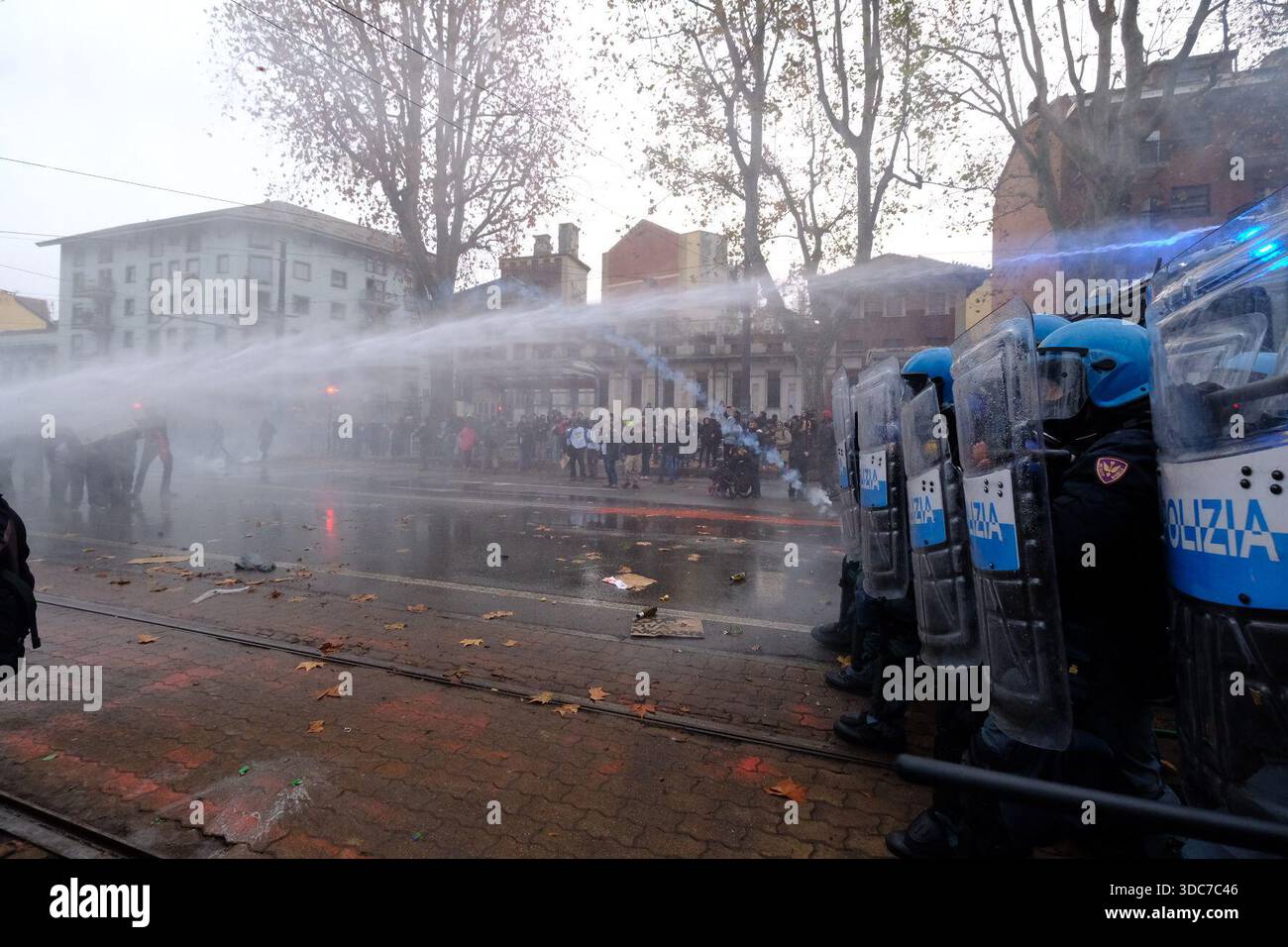 Turin, Guerrilla activity in the city at the demonstration against the ...
