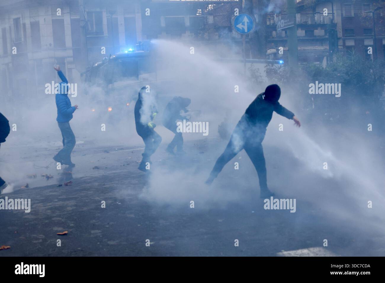 Turin, Guerrilla activity in the city at the demonstration against the ...