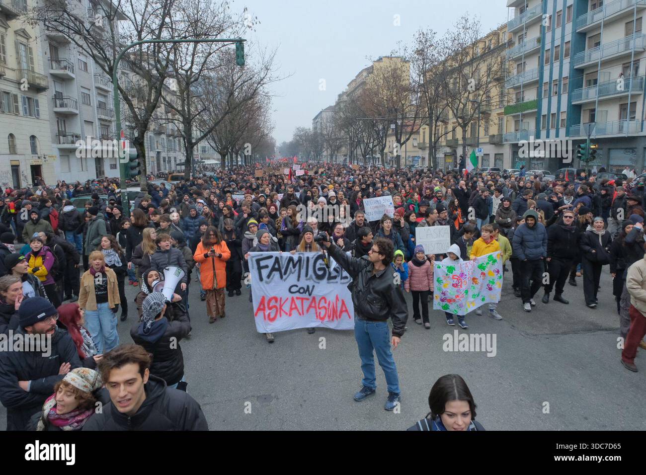 Turin, Guerrilla activity in the city at the demonstration against the ...