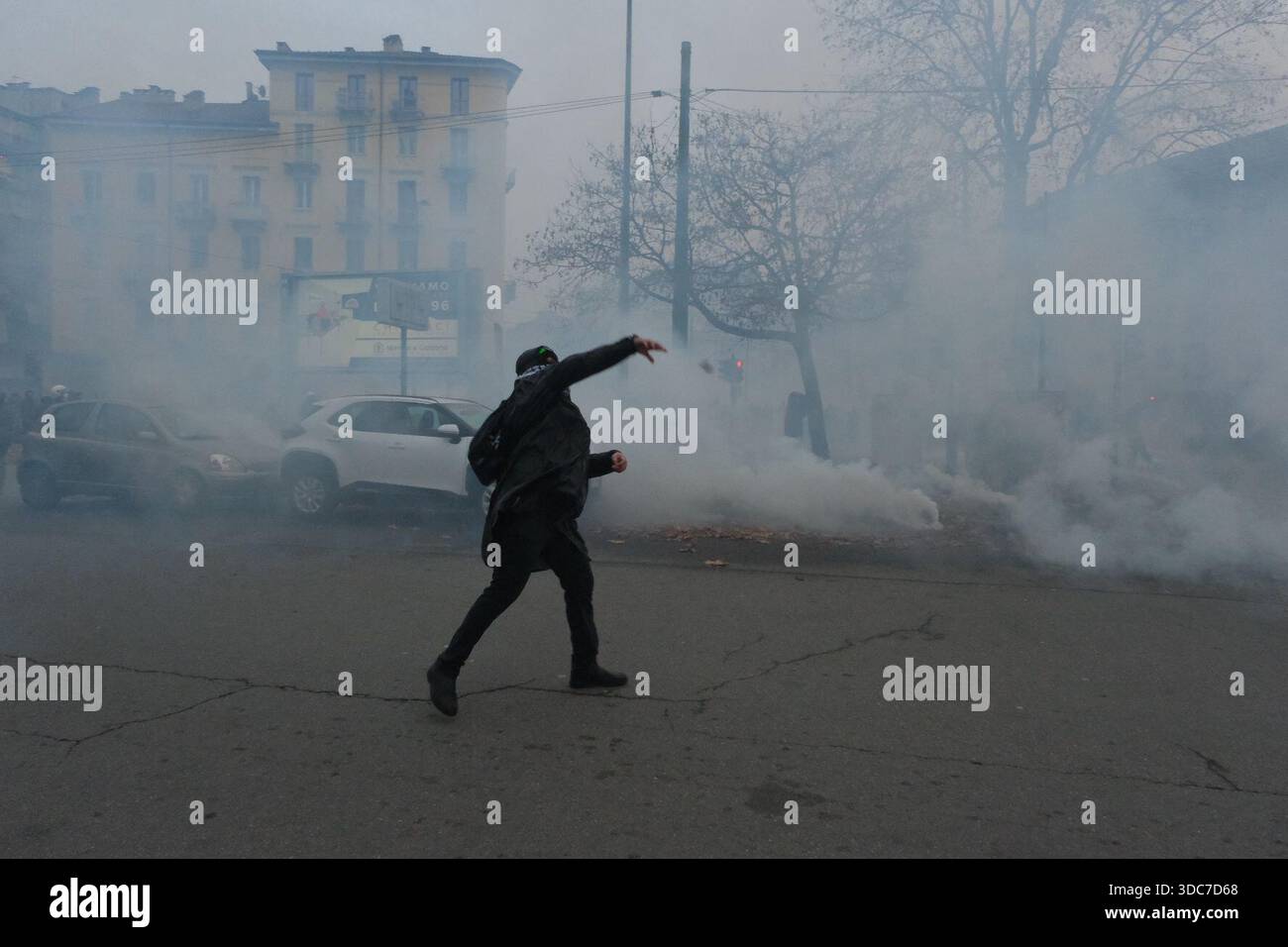 Turin, Guerrilla activity in the city at the demonstration against the ...