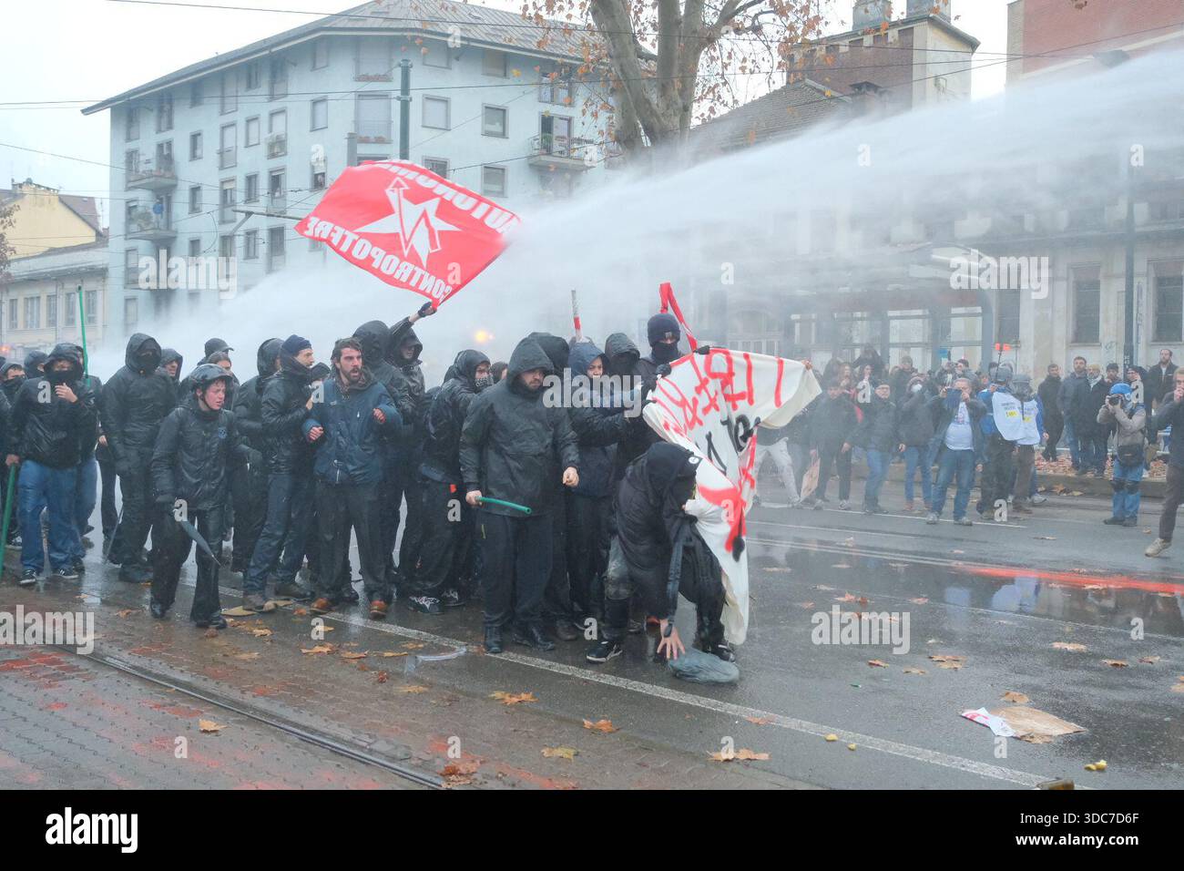 Turin, Guerrilla activity in the city at the demonstration against the ...