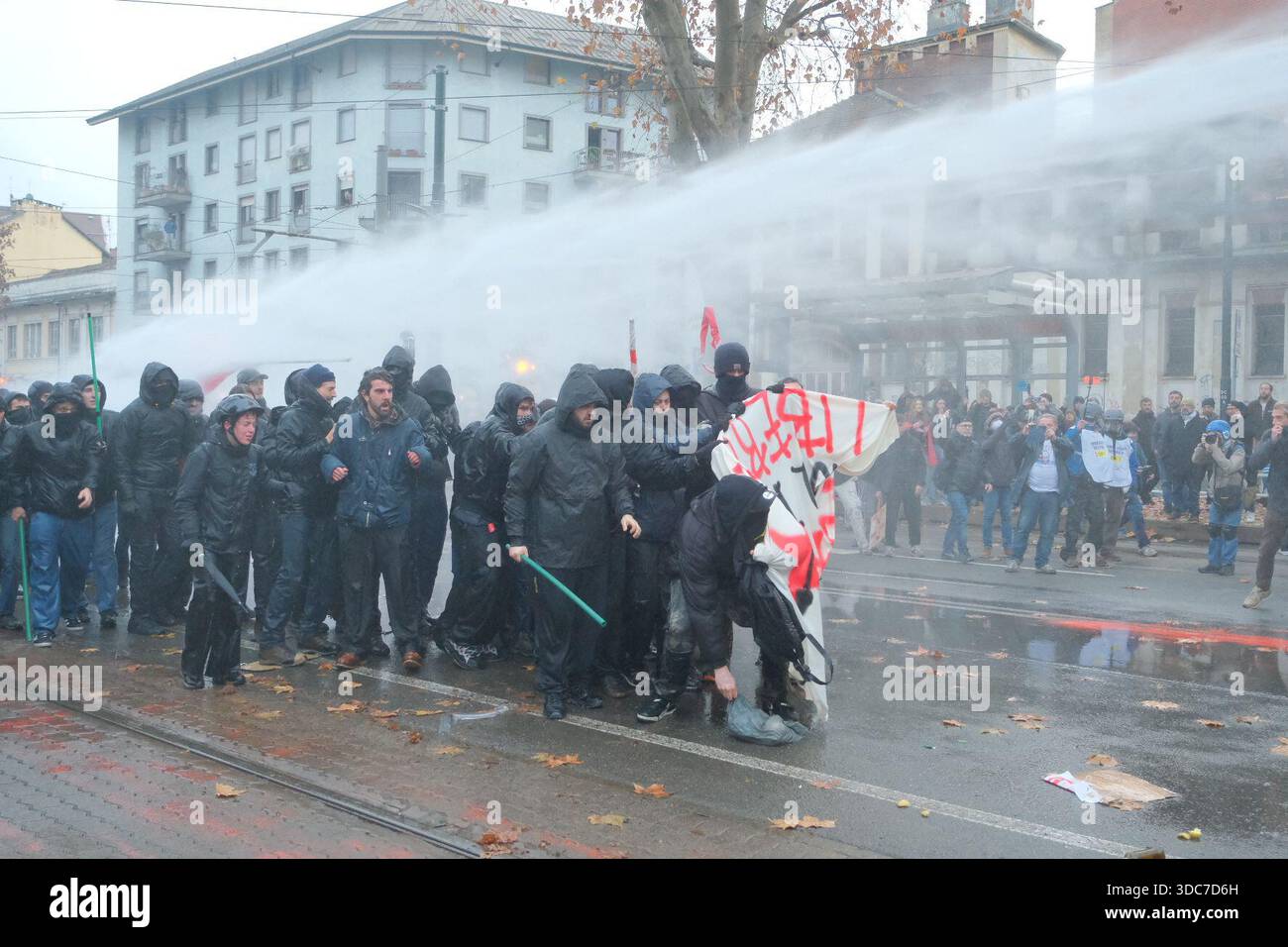 Turin, Guerrilla activity in the city at the demonstration against the ...