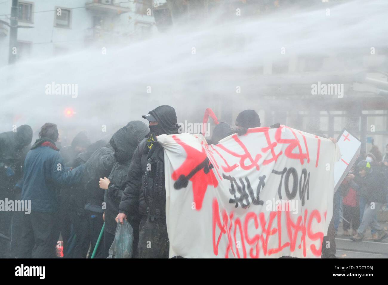 Turin, Guerrilla activity in the city at the demonstration against the ...